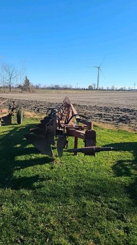 Overum Triple K 5 Furrow Plow