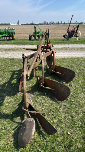 Cockshutt 3 Furrow 3pth Plow