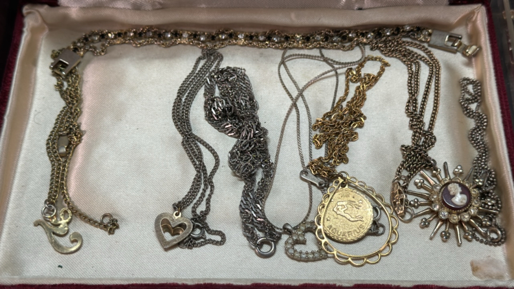 Assorted Jewellery Lot -See Notes