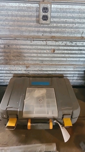 Mastercraft maximum half-inch impact with charger and two batteries